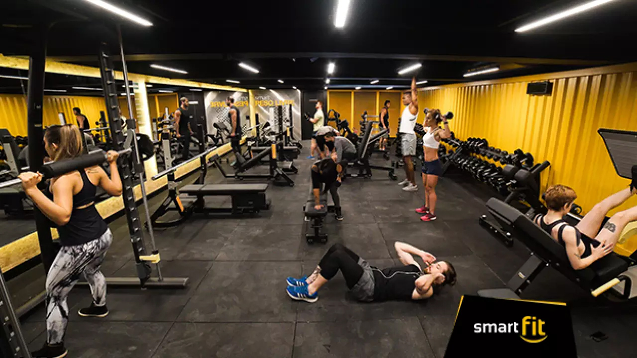 Smart Fit reforça normas da academia após rapaz viralizar com foto ...