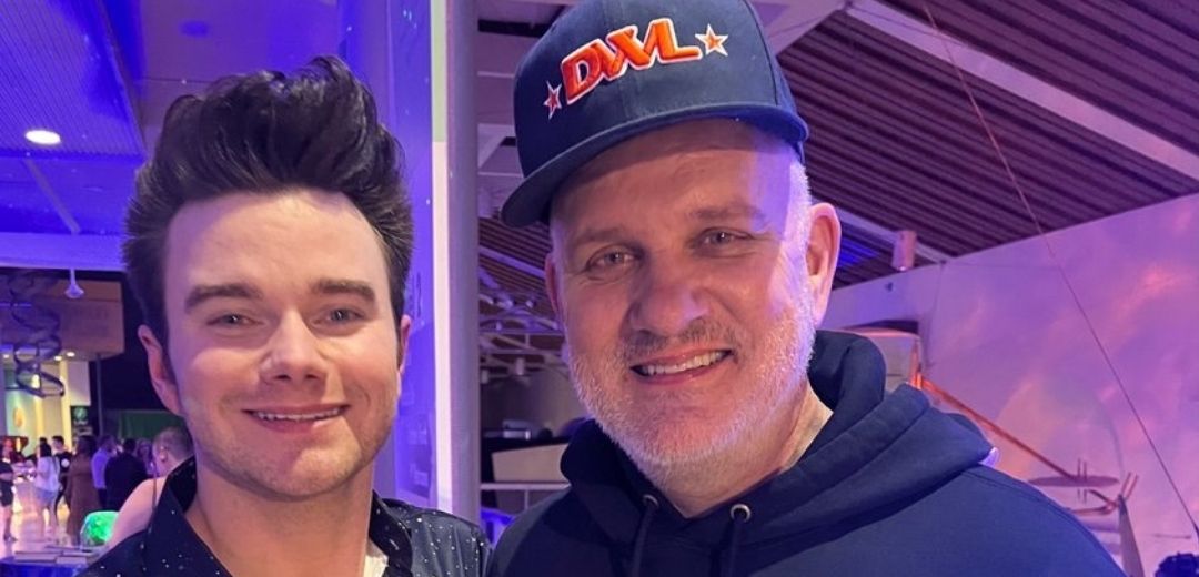 Burt Hummel, homofóbico em Glee, faz homenagem para Kurt Hummel, seu ...